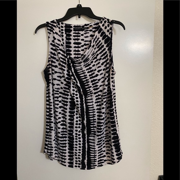 Ivanka Trump | Tops | Ivanka Trump M Black White Tank | Poshmark